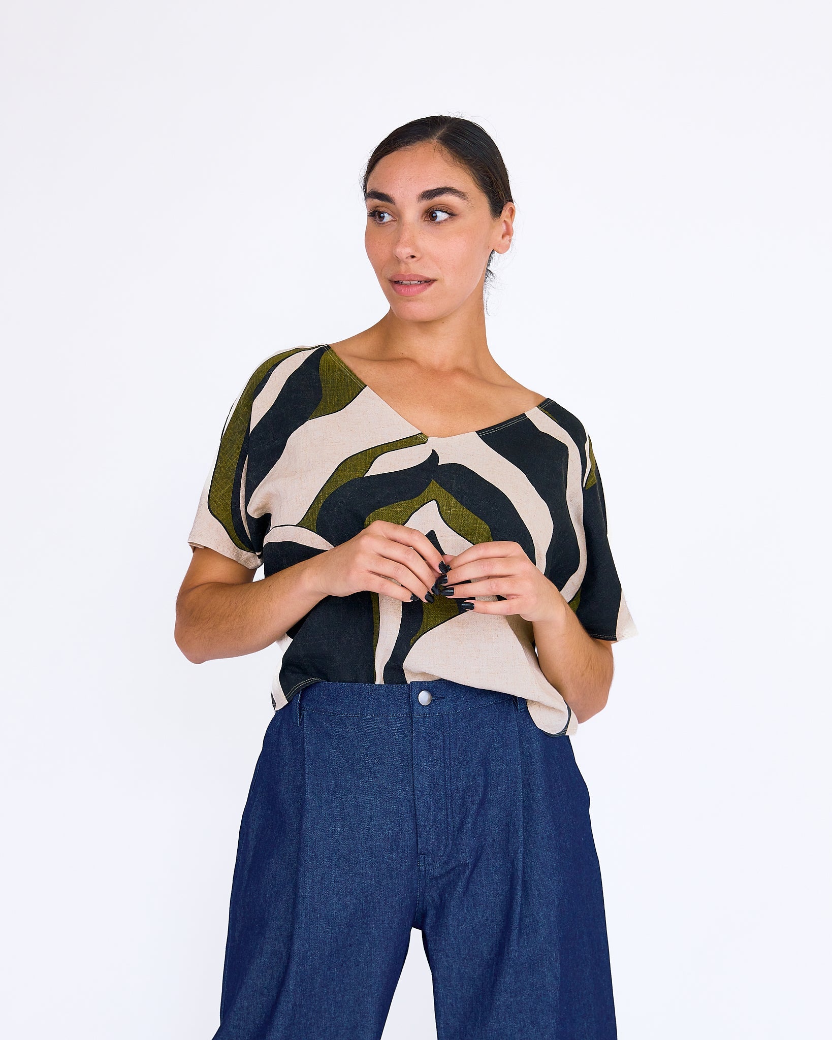 The DG x Critty Smitty Chloe Short Sleeve V-Neck Top | DEVAN GREGORI